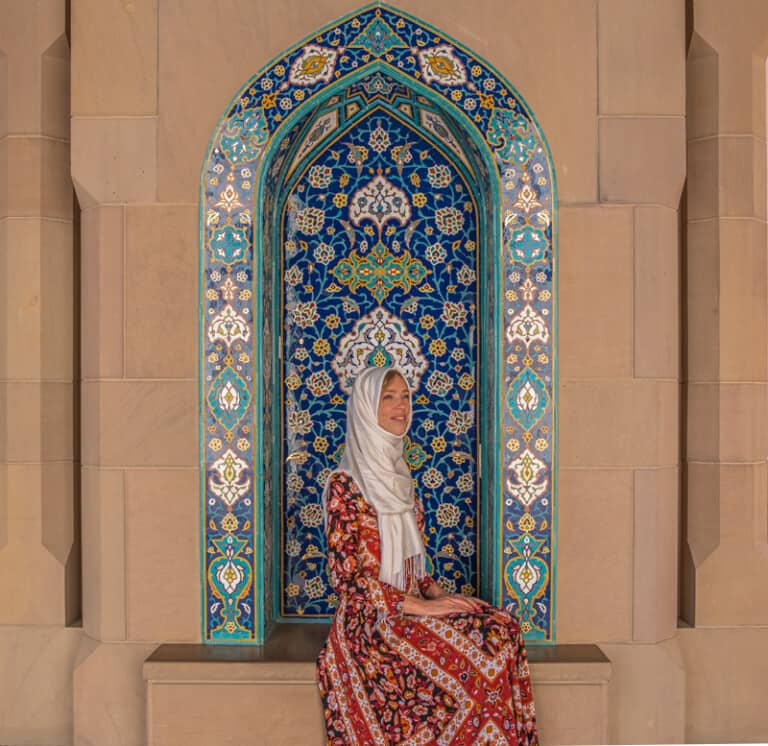 What to Wear in Oman as a Woman - Paulina on the road