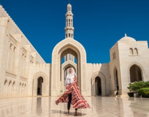 What to Wear in Oman as a Woman - Paulina on the road