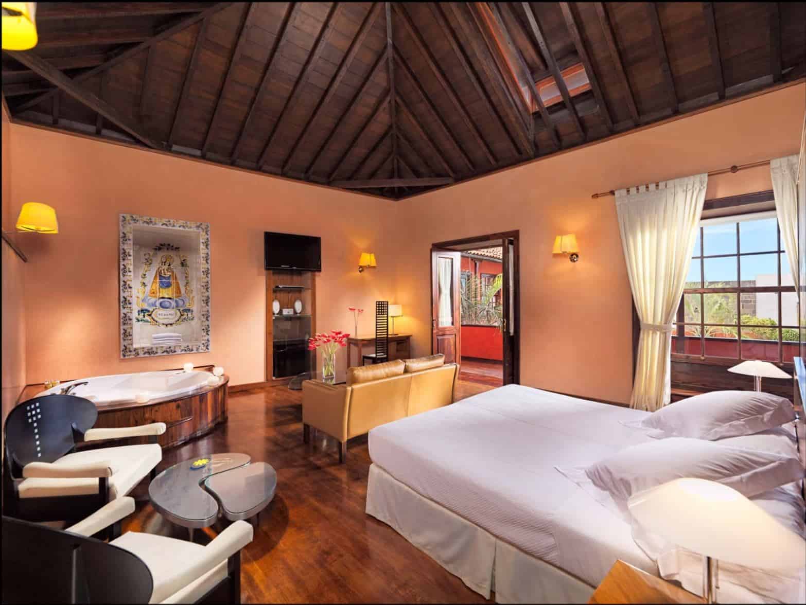 20 Fun Staycation Ideas for Couples - Paulina on the road