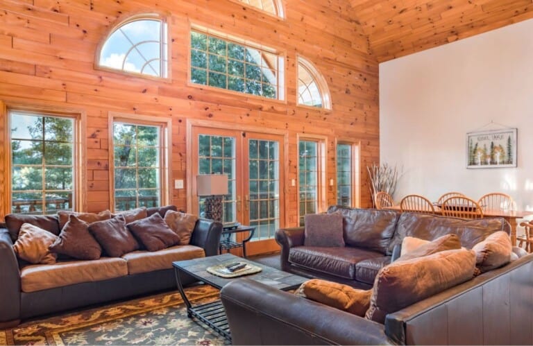 8 Romantic Getaways in Wisconsin with Pool in-room - Paulina on the road