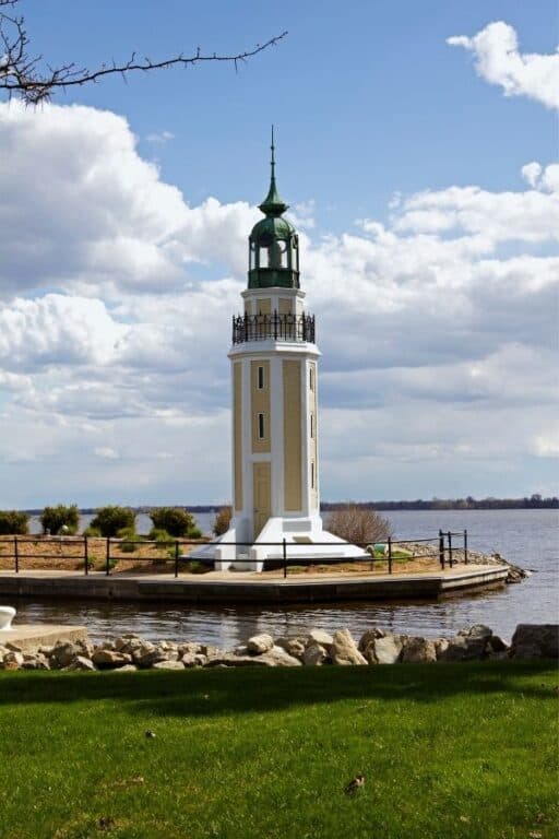 20 Wonderful Lighthouses of Wisconsin - Paulina on the road