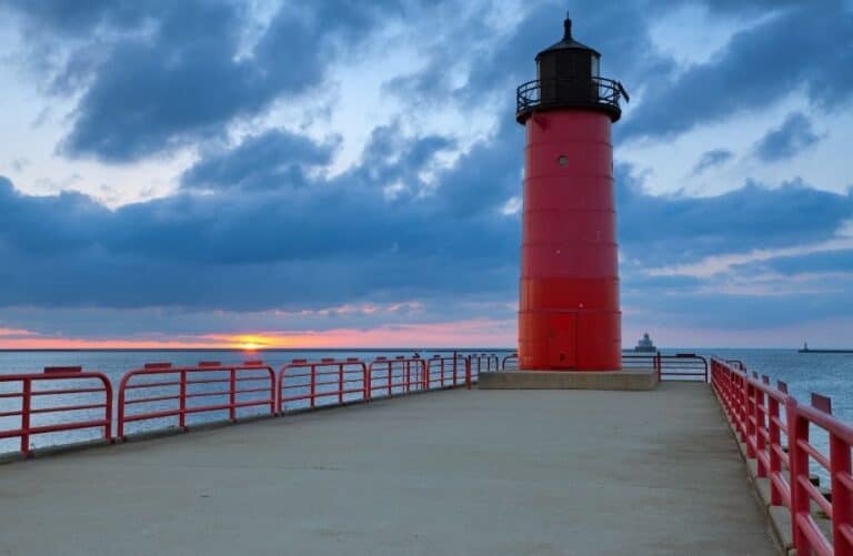 20 Wonderful Lighthouses of Wisconsin - Paulina on the road