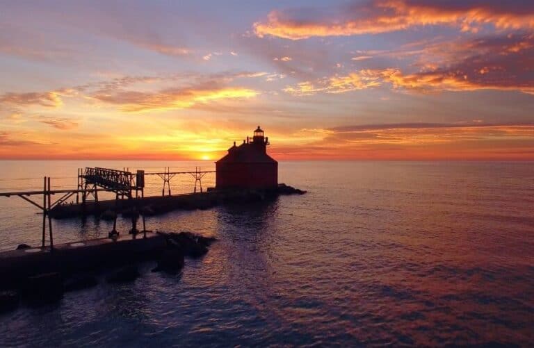 20 Wonderful Lighthouses of Wisconsin - Paulina on the road