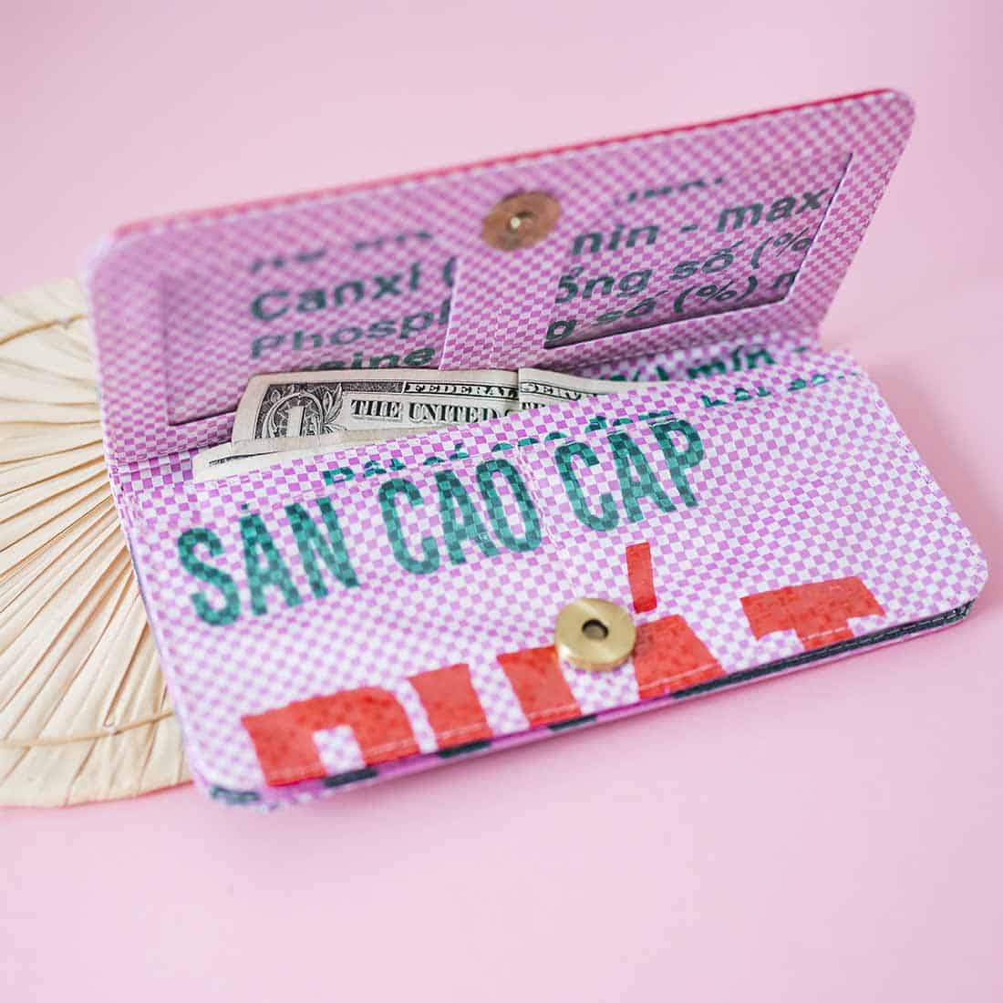 15 Best Brands for Sustainable Wallets - Paulina on the road