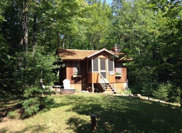 12 Finest Lakefront Cabins For Rent In Wisconsin - Paulina on the road